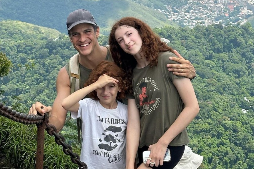 Mateus Solano comemora ‘dia mágico’ com os filhos em trilha do Rio de ...