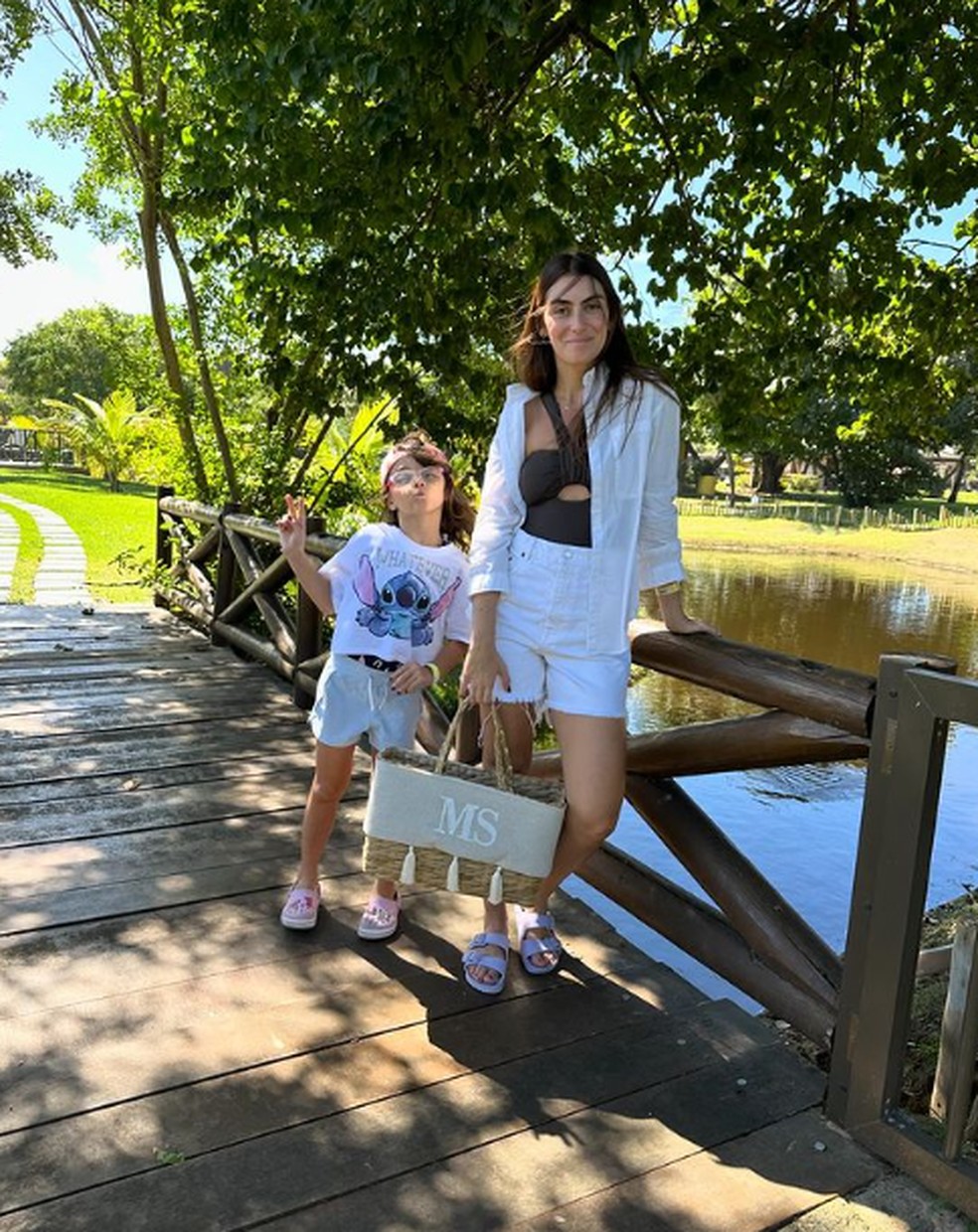 Mariana Uhlmann compartilha novas fotos de viagem para Bahia com Felipe ...