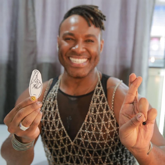 Fred Nicácio mostra tatuagem nova e explica significado: 'Proteção'