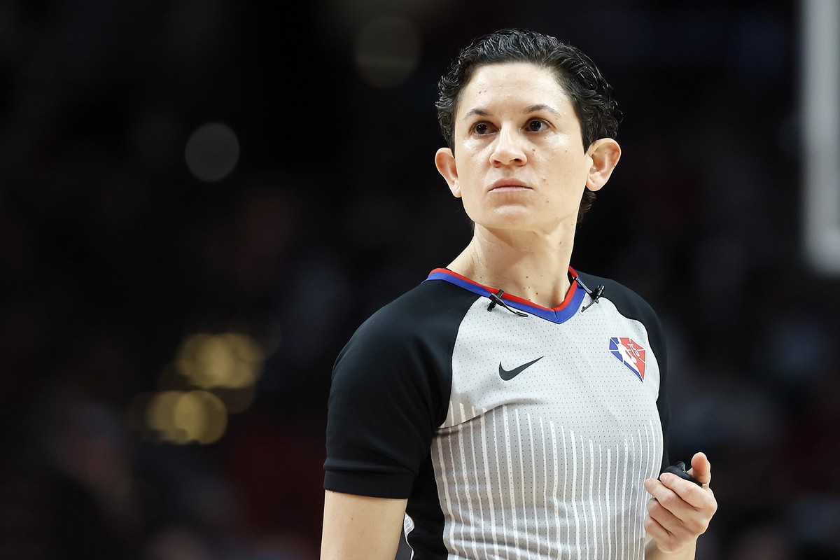 NBA: liga apresenta pessoa trans não-binária na equipe de juízes pela ...