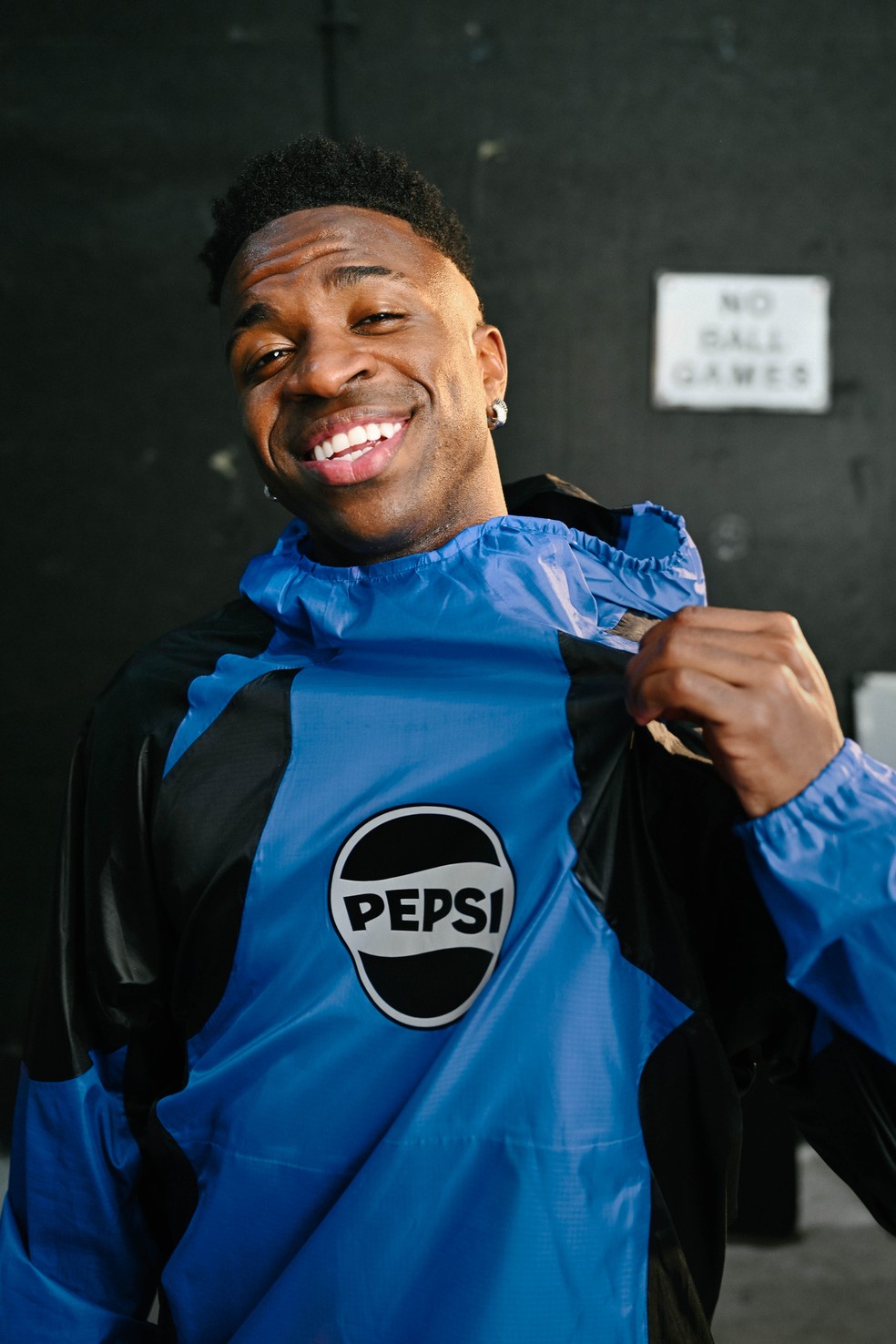 Exemplo em campo e fora dele, Vini Jr. estrela campanha da Pepsi