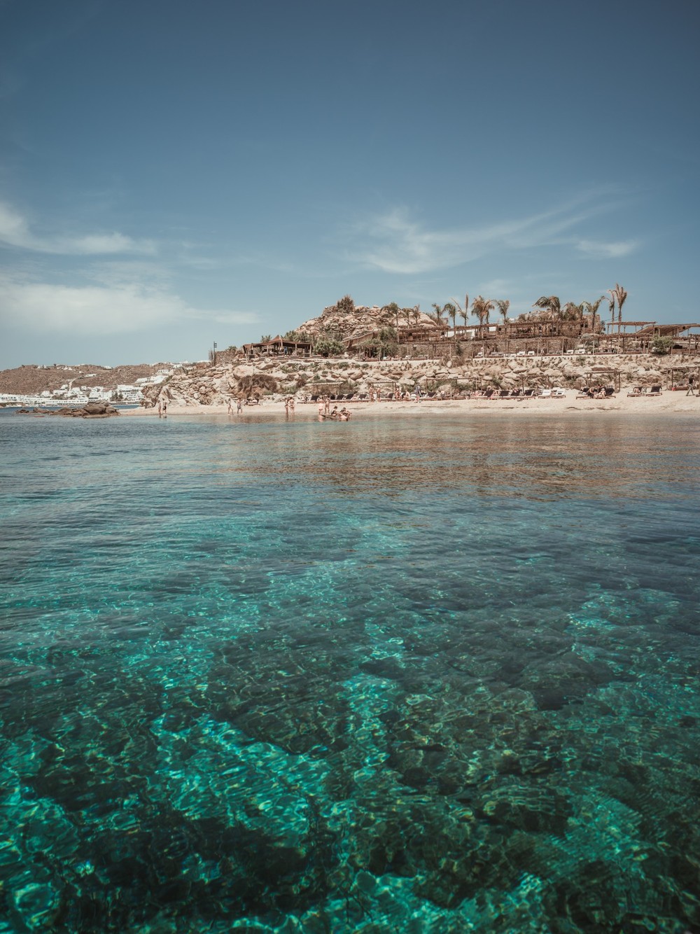 Scorpios: o universo único do clube de praia famoso em Mykonos
