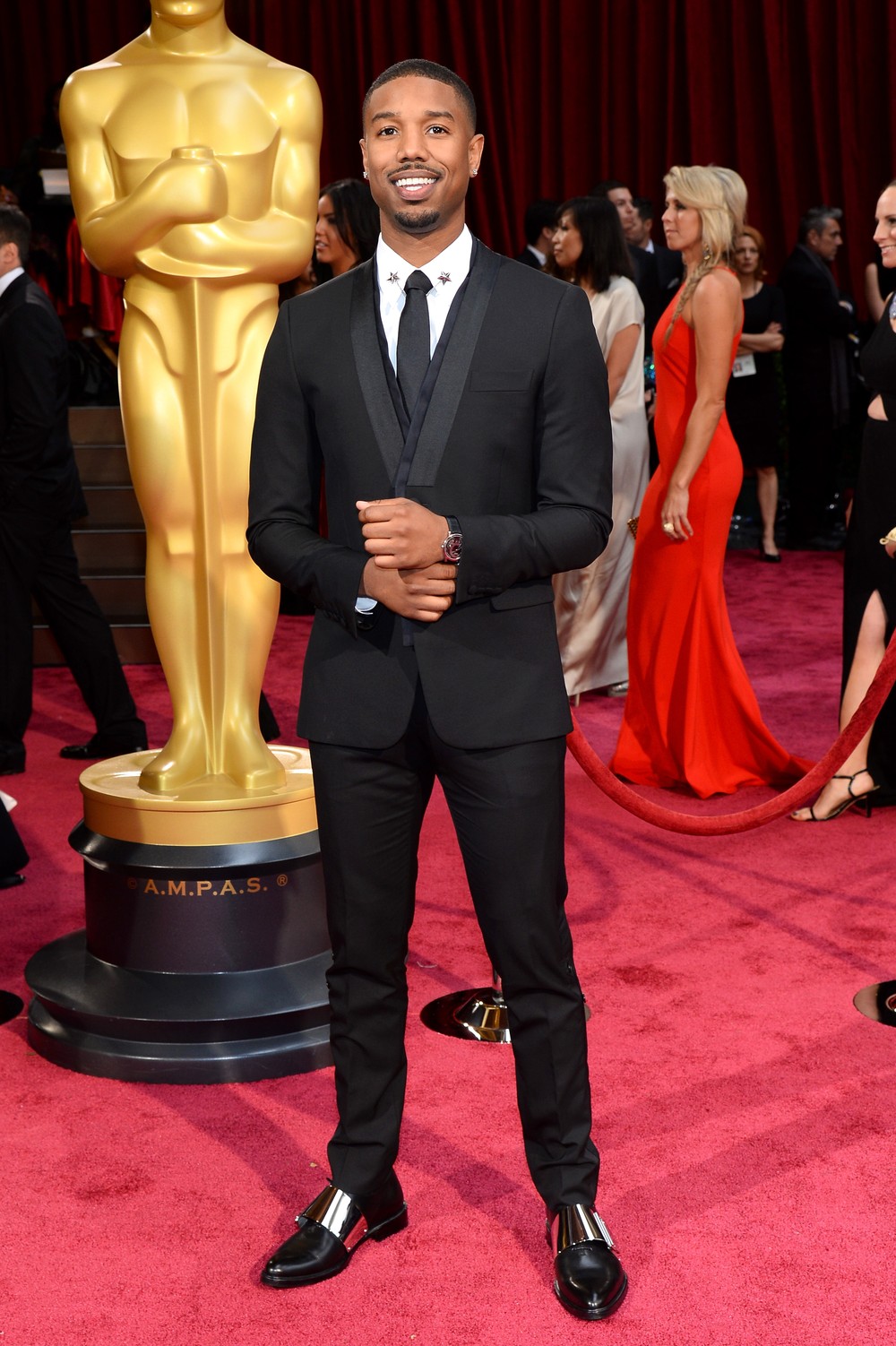 Michael B. Jordan consegue fazer todo look parecer especial