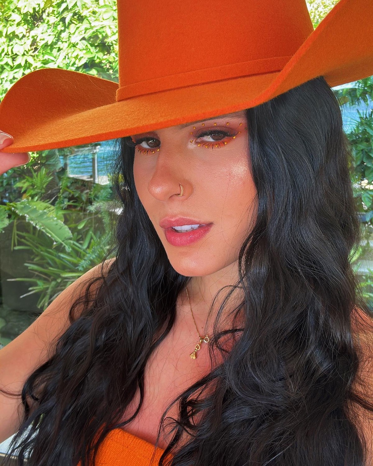 Ana Castela encanta combinando make brilhante: 'Perfeita'