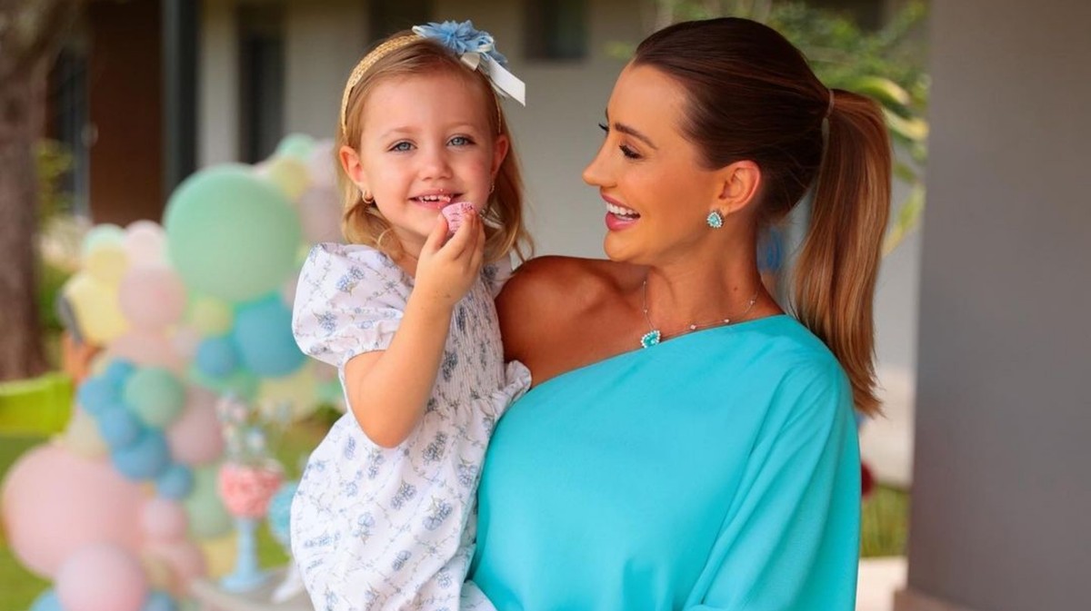 Ana Paula Siebert tem ajuda na maternidade e descreve rotina com babá ...