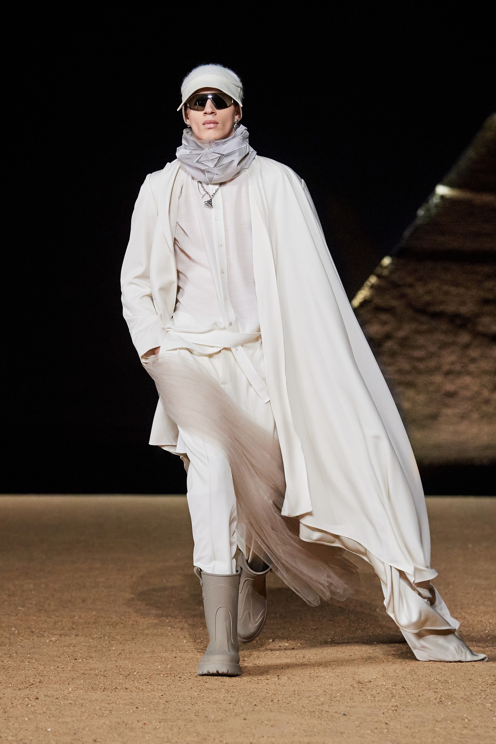 O semi-kilt - e outros tesouros que a Dior mostrou no Egito