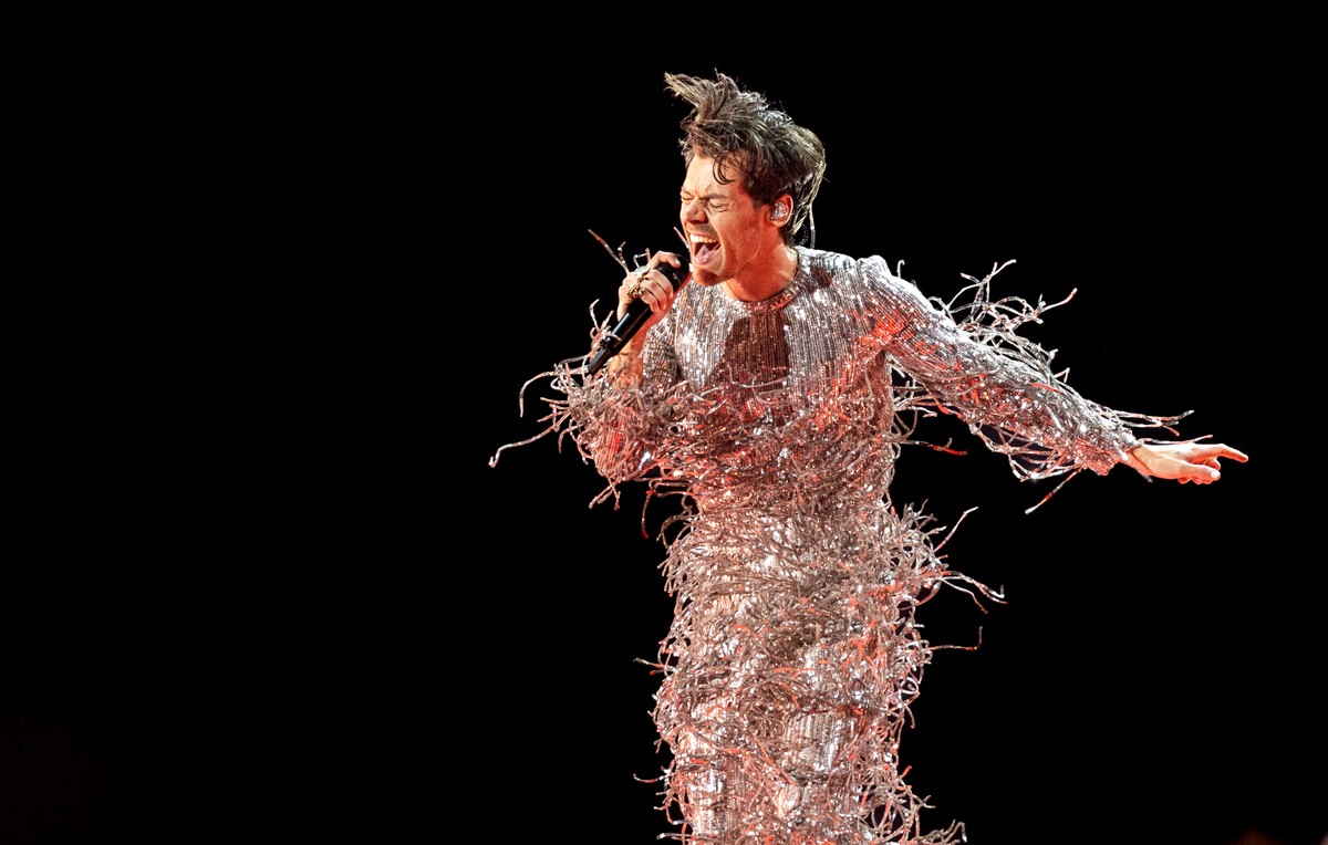 Harry Styles faz 30 anos: veja 30 looks do cantor