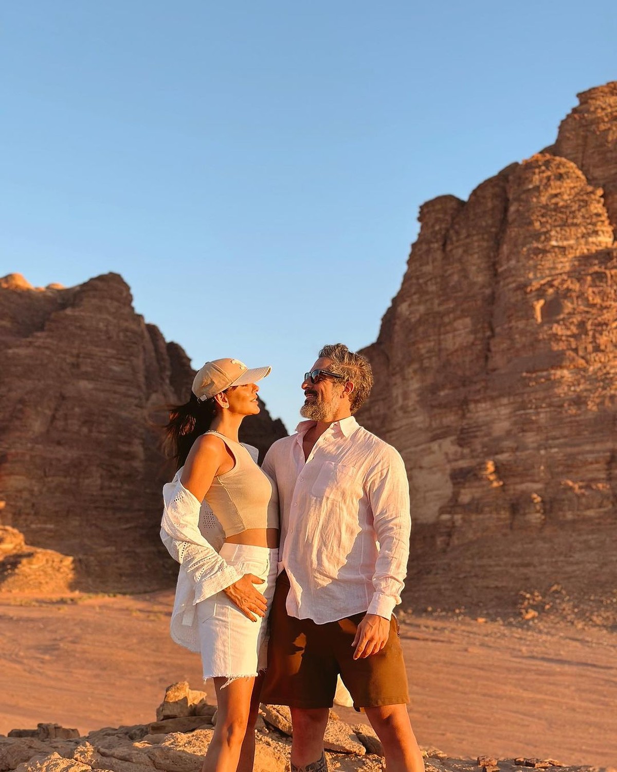 Suzana Gullo abre álbum de fotos em família na Jordânia: 'Encantada'