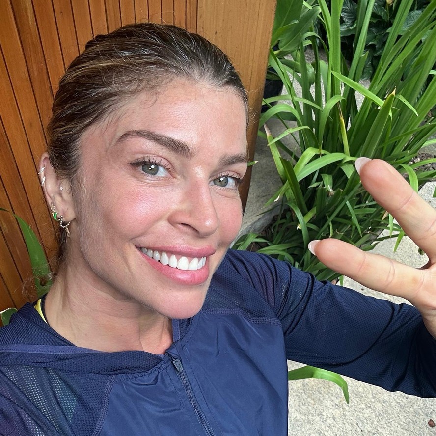 Grazi Massafera posa sem maquiagem após treino e impressiona: ''Sem filtro''