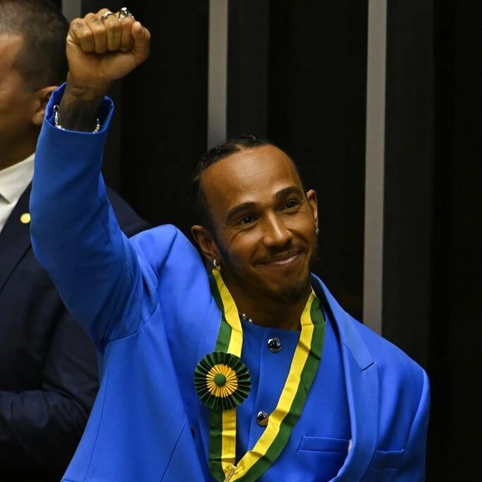 Hamilton escolhe capacete com as cores da bandeira do Brasil para o GP ...