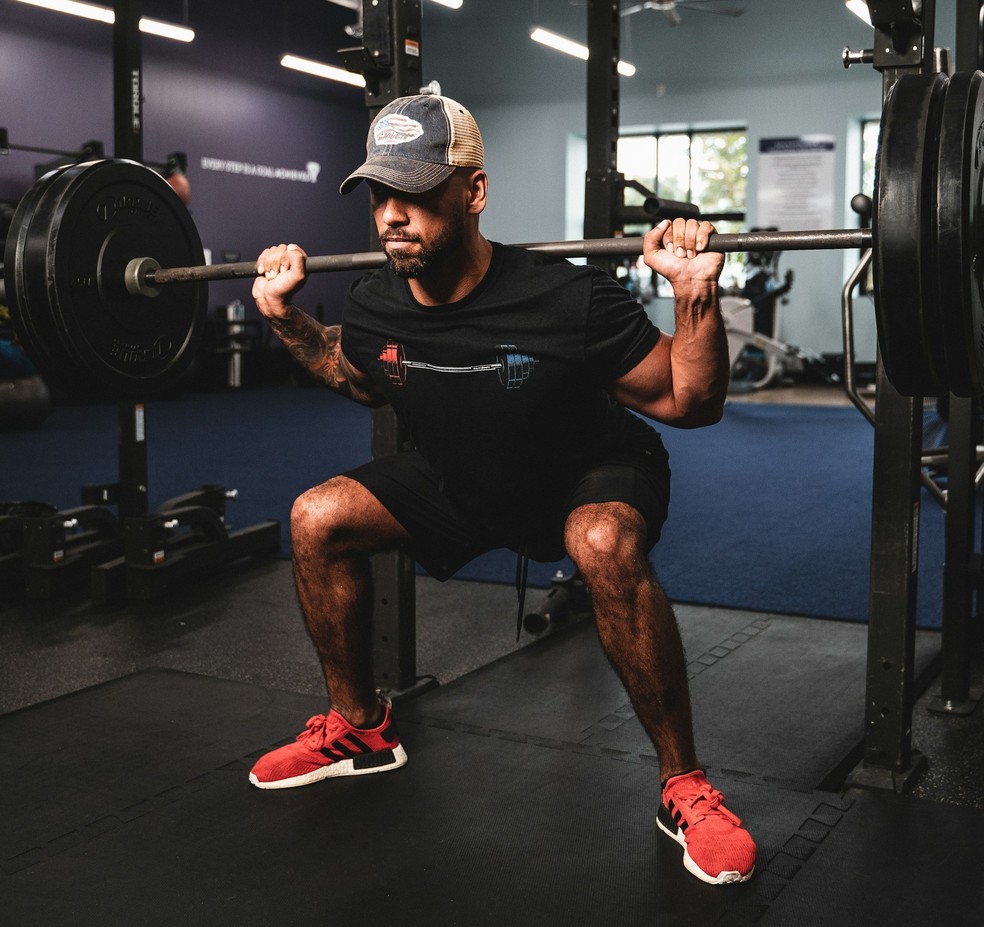 Agachamento ou passada: qual é o melhor exercício para turbinar os ...