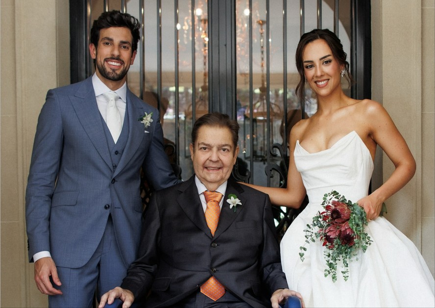 Pai de 40 cachorros e apresentador de TV: quem é Julinho Casares, que ...