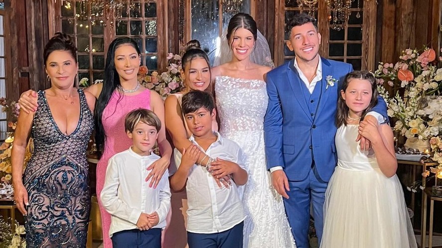 Simaria afasta suposto climão com Simone e posta foto com a família ...