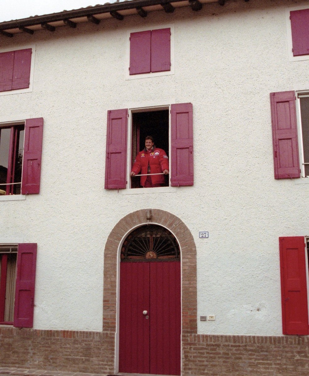 Conheça a casa de Enzo Ferrari, endereço onde Lewis Hamilton foi ...
