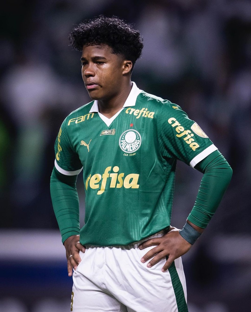 Endrick posta abraço com Abel Ferreira em despedida do Palmeiras