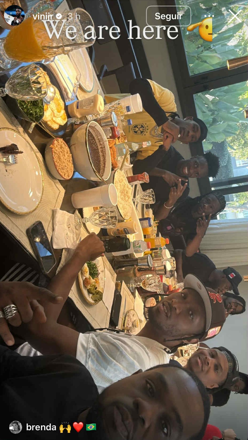 Travis Scott curte dia no Rio de Janeiro com Vini Jr.