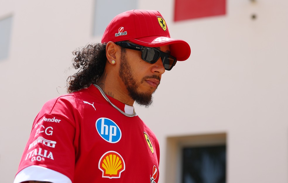 Descobrimos qual é o óculos que Lewis Hamilton usou no primeiro dia do ...