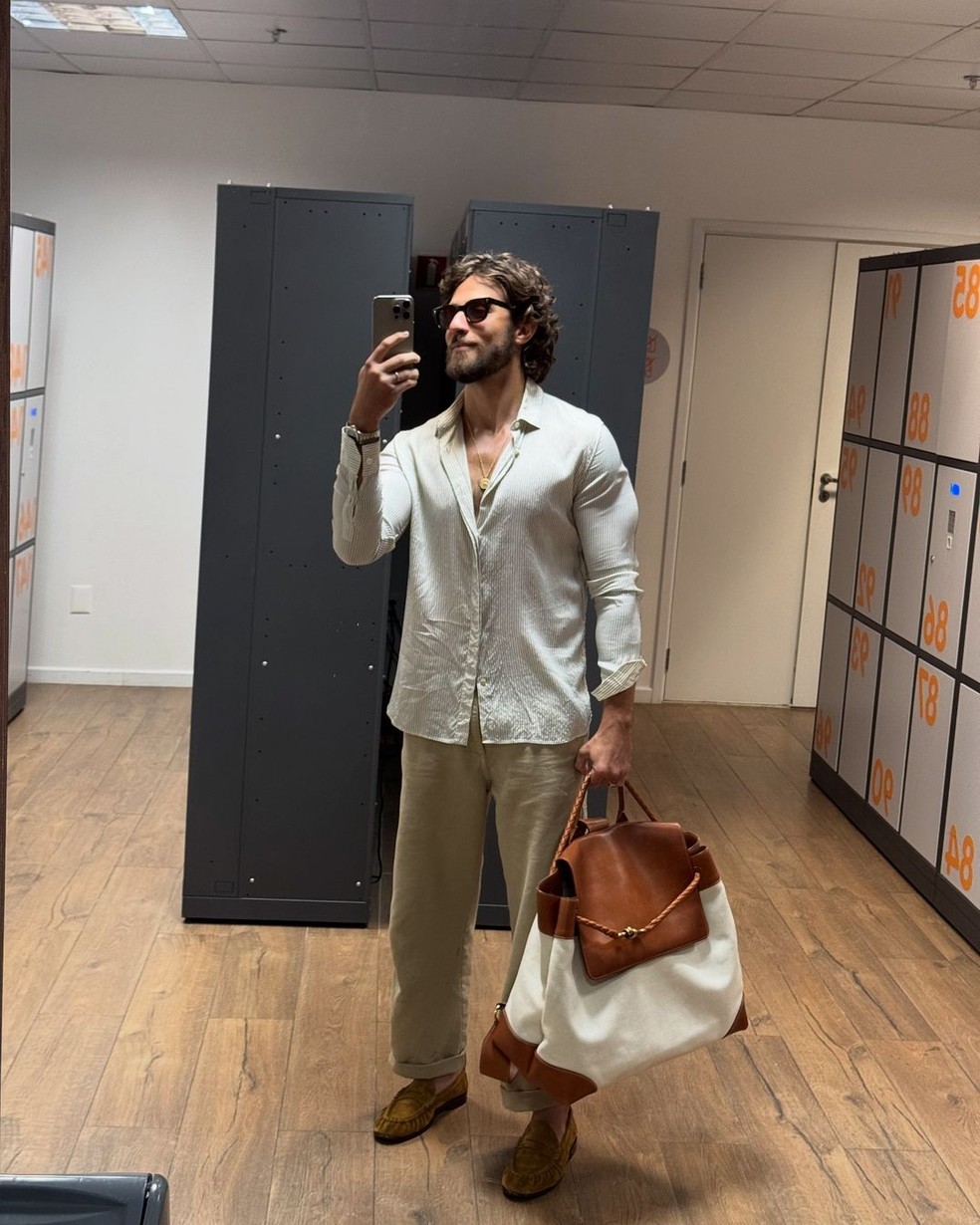 Chay Suede mostra cliques no Rio de Janeiro em meio às gravações de ...