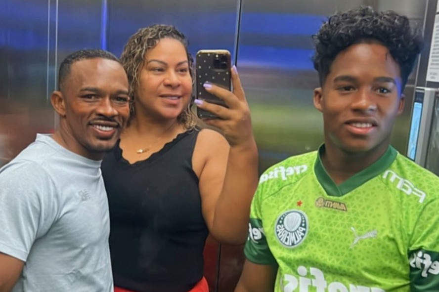 Despedida emocionante: mãe de Endrick agradece apoio do Palmeiras