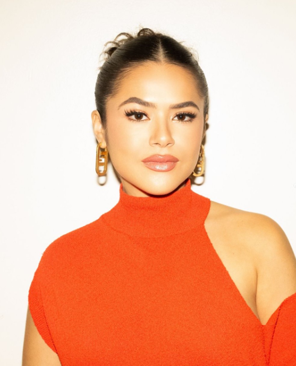 Maisa aposta em look vermelho e laranja e recebe elogios: 'Sempre linda'