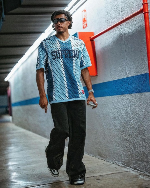 Jules Koundé, do Barcelona, é um verdadeiro ícone fashion do futebol