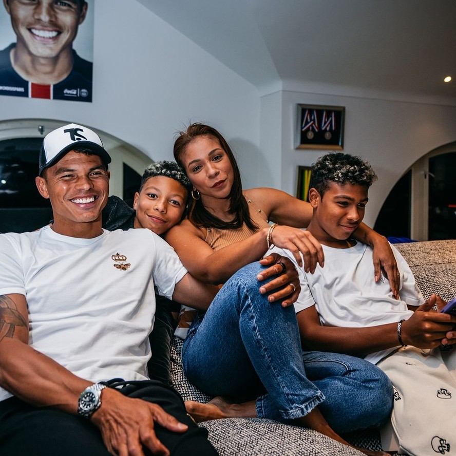 Thiago Silva aproveita dia em família ao lado de esposa e filhos: 'A ...
