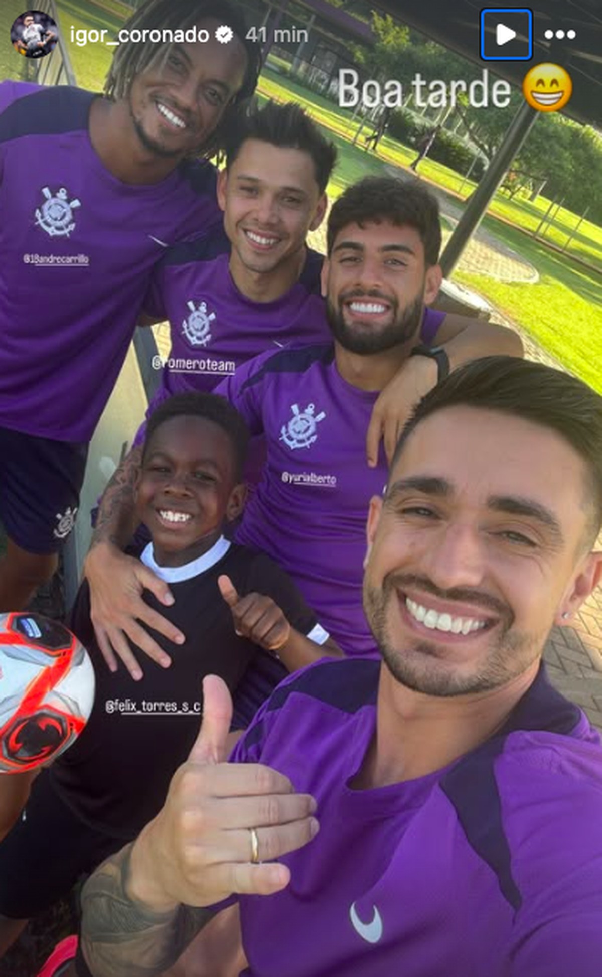 Após polêmica por pênalti, Igor Coronado mostra Yuri Alberto e Romero juntos