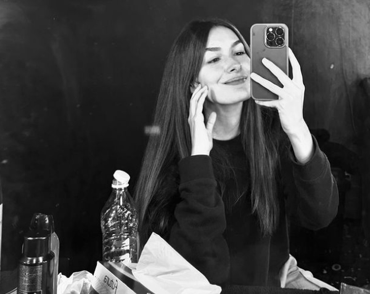 Marina Moschen posa em set de filmagem na Itália: 'Linda sempre'