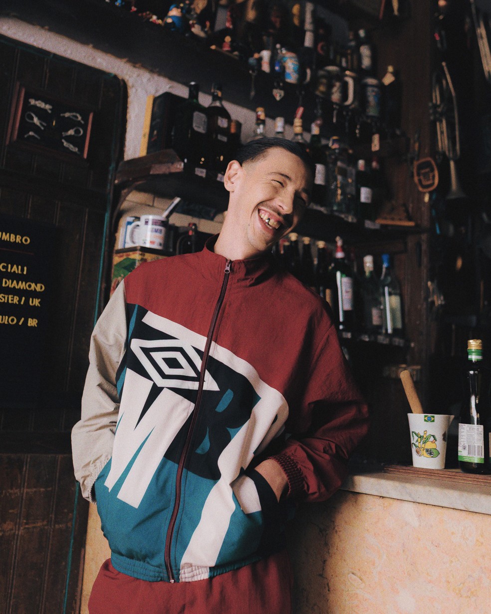 6 lançamentos de Umbro, Oakley e mais