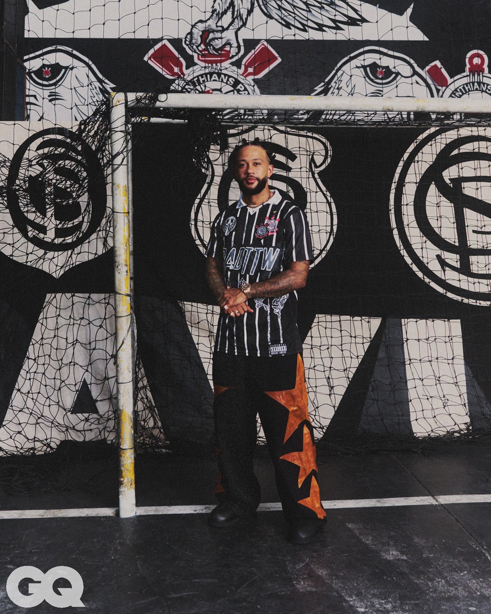 Memphis Depay usa camisa exclusiva do Corinthians; criadores já ...