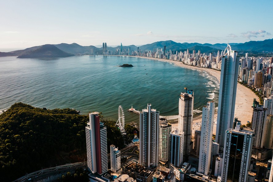 “Tem muita coisa brega aqui”: como Balneário Camboriú tornou-se meca ...